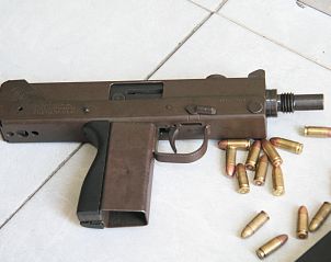 El Universal - DF - Capturan a tres con subametralladora en la Guerrero