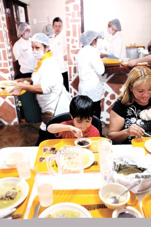 El Universal - DF - Se unen a comedores populares