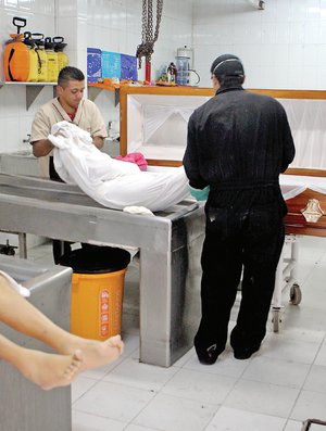 El Universal - DF - Crónica Dan "un poco de vida" a la muerte