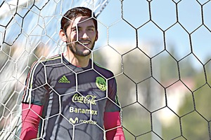 El Universal - Deportes - Chuy Corona quiere dejar atrás los líos