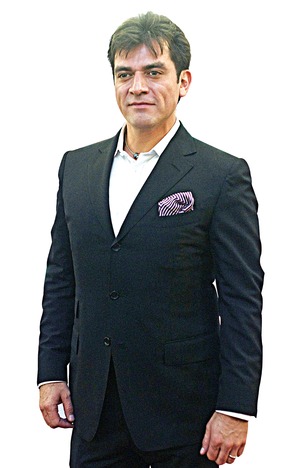 El Universal - Espectáculos - Jorge Salinas compite entre puros "guapos"