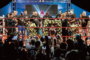 El Universal - Deportes - Luchadores de la AAA recuerdan al héroe caído